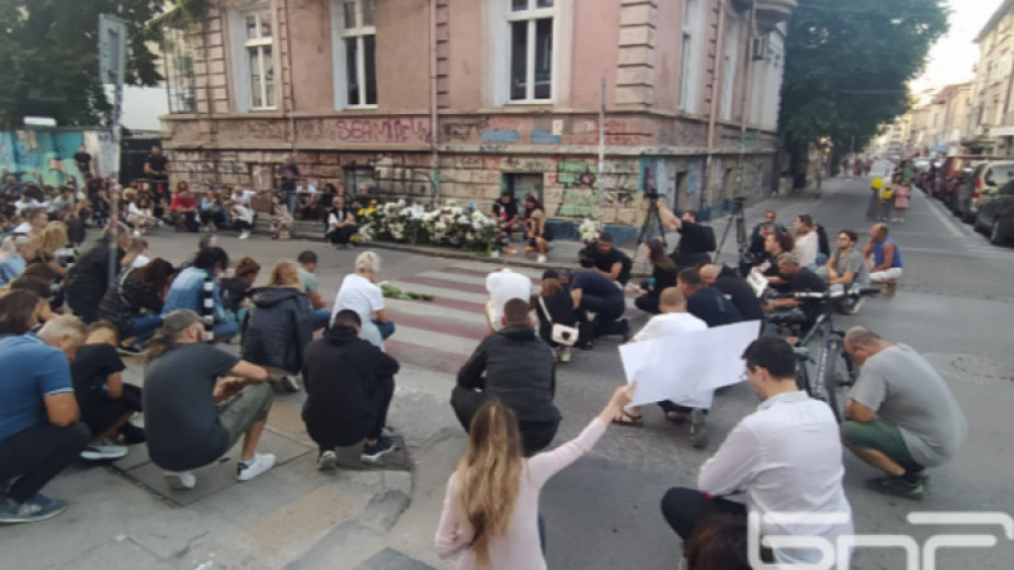 Близки на деца загинали на пътя се събраха в София преди делото за смъртта на Филип От деня