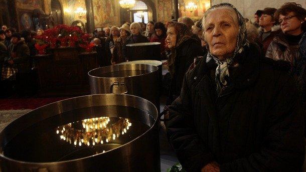 Православната църква почита празника Водици От деня БНР Новини